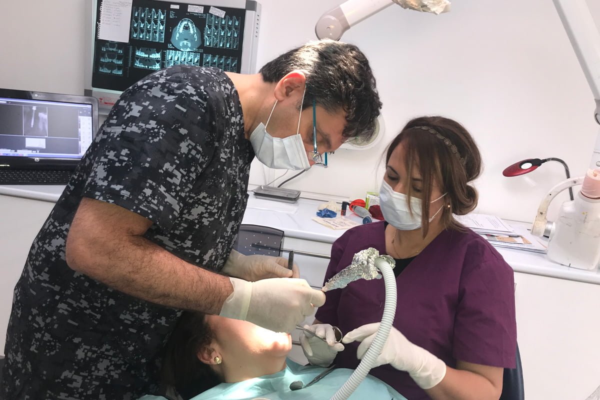 Dr Deramchi Chirurgien-dentiste, implantologue - Dentiste Alger centre